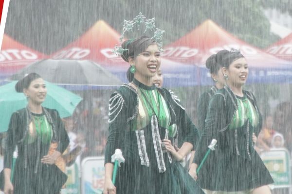 Mahigit 400 kalahok, rain or shine nagpasiklaban sa 2nd Bicol Region Majorette, DLC, Band Parade ...
