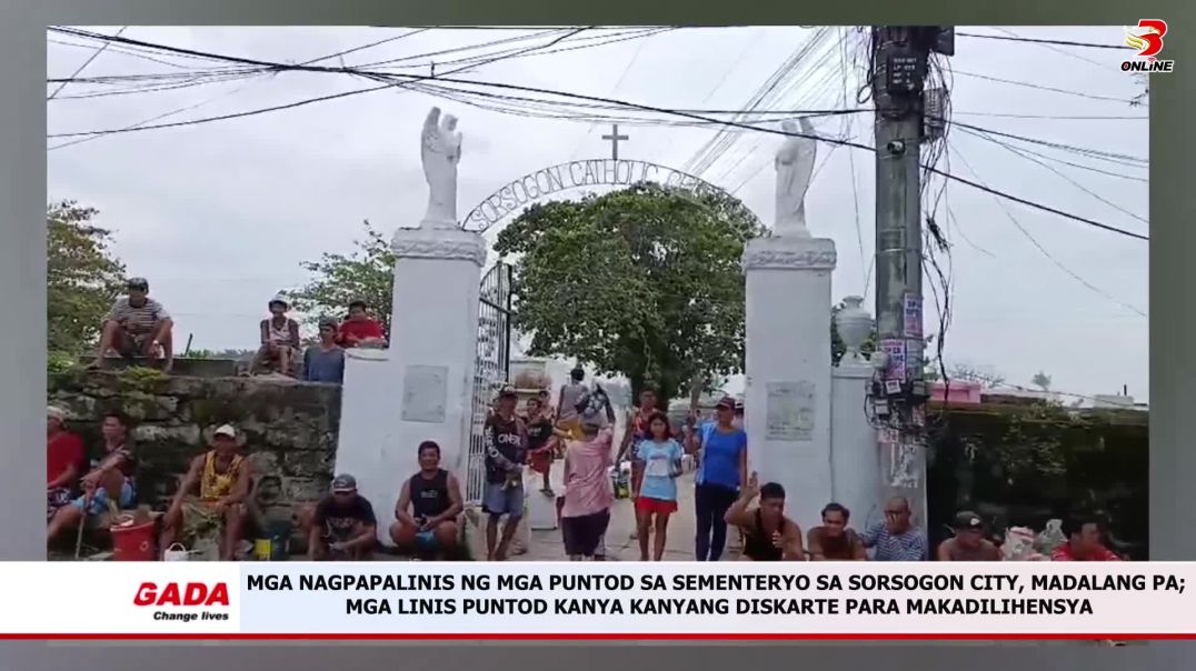 Mga nagpapalinis ng mga puntod sa sementeryo sa Sorsogon City, madalang ...