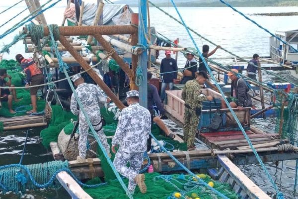 17 mangingisda, hulog sa lambat ng mga awtoridad sa pagsasagawa ng ...