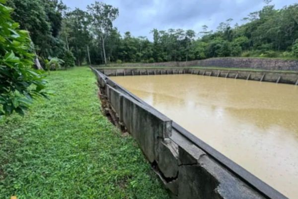 Impounding dam sa isang pumping station sa Tagkawayan, Quezon ...
