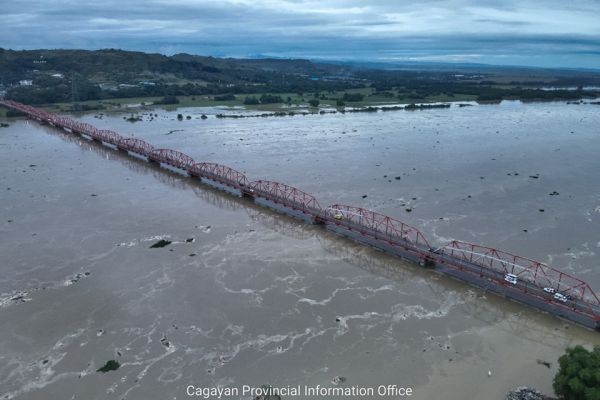 Buntun bridge, nasa critical level na; bilang ng evacuees, posible pang ...