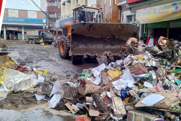 Aabot sa 11k Tons na basura nahakot sa Naga City matapos ang bagyong Krisrine; Pabalik-balik na ...