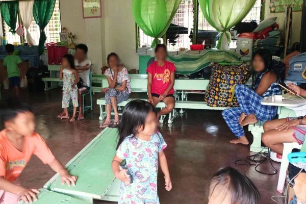 12K na apektado ng pagsabog ng Mt. Kanlaon - magdiriwang ng Pasko sa evacuation center | BRIGADA ...