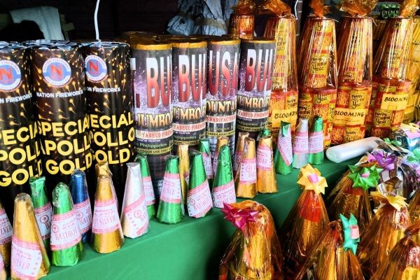 Mga paputok sa Bulacan, nagmahal na | BRIGADA BALITA