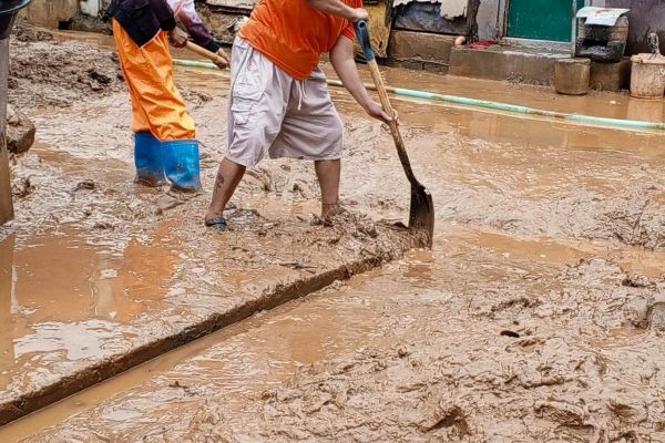 Pagbaha sa Mauban, Quezon dulot ng shear line, nag-iwan ng putik sa poblacion | BRIGADA BALITA