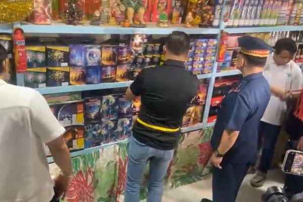 Mga pagawaan ng paputok sa Bulacan - ininspeksyon ni PNP chief Marbil | BRIGADA BALITA