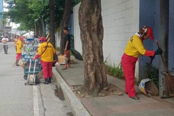 MMDA, nanawagan sa publiko na maging responsible sa pagtapon ng mga basura | BRIGADA BALITA