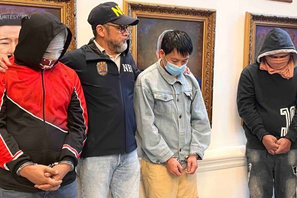 Umano'y Chinese spy at 2 Pinoy na kasamahan nito, naghain ng not guilty plea | BRIGADA BALITA