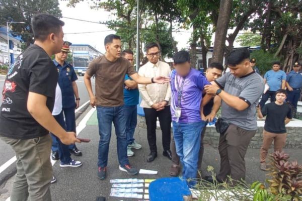 NAPOLCOM employee, arestado dahil sa pagkakasangkot sa "fixing" ng mga kaso sa ahensiya ...