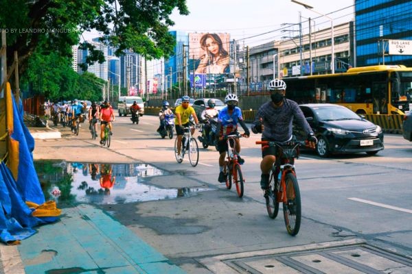 Shared motorcycle-bicycle lane sa EDSA, isinusulong | BRIGADA BALITA