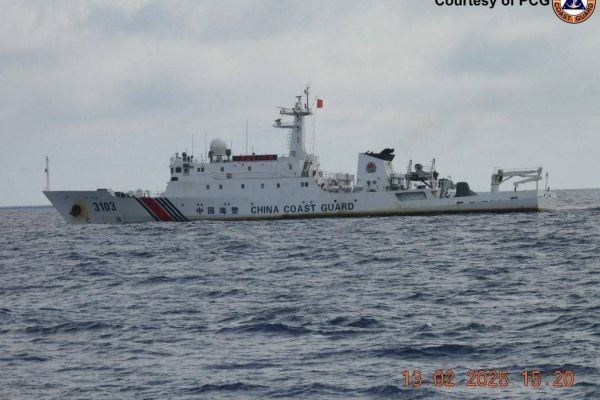 Barko ng China, tinaboy ng PCG sa Pangasinan | BRIGADA BALITA