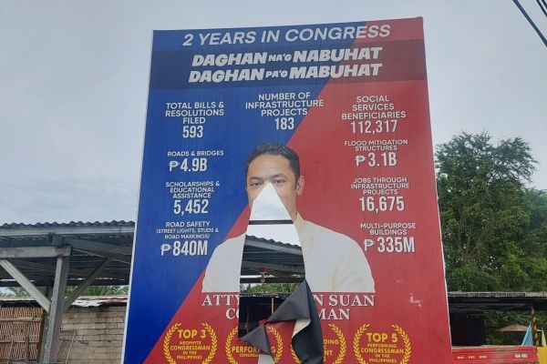Pagguba ug paggisi sa mga tarpaulin, wala na gikakurat sa kampo ni Cong ...