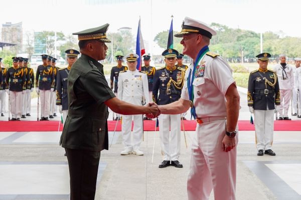 U.S INDOPACOM commander, nag-courtesy visit sa Kampo Aguinaldo ...