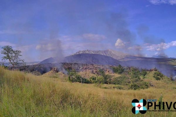 Grassfire sa Taal Volcano, fire out na | BRIGADA ONLINE