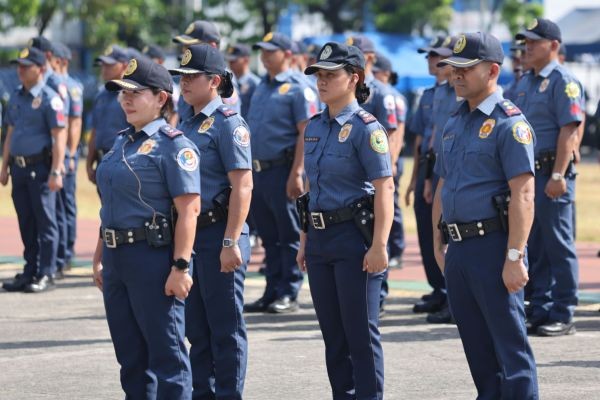 Mga pulis, tumalima raw sa utos na maging 'apolitical' | BRIGADA BALITA