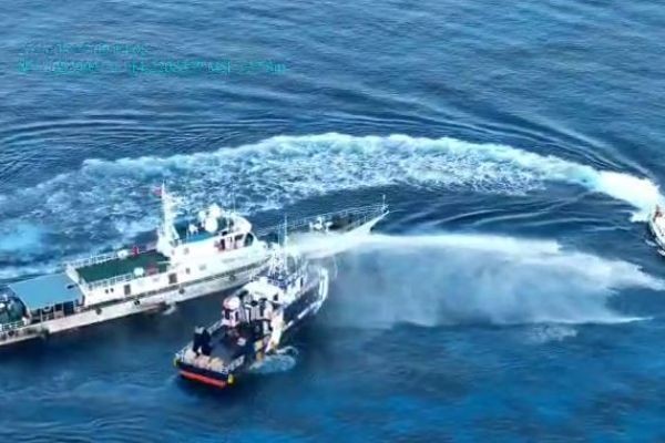 Barko ng BFAR, binangga at binomba ng tubig ng China sa Pag-asa Cay ...