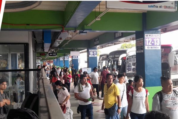 Pasahero, dagsa pa rin sa Bicol Central Station matapos ang eleksyon ... Pasahero, dagsa pa rin sa Bicol Central Station matapos ang eleksyon ...