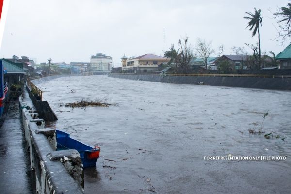 Mga residenteng nakatira malapit sa ilog at tulay sa Naga City nanganganib ngayong tag-ulan ...