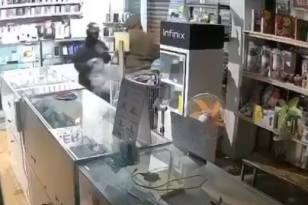 2 miyembro ng umano'y "Bolt cutter gang", timbog sa P8-M pagnanakaw sa Tondo | BRIGADA BALITA