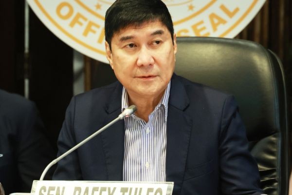 Senador, kinwestyon ang mabagal na pamamahagi ng BFAR ng fuel subsidy sa mga mangingisda ...