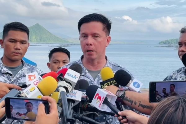 PCG, may paliwanag kung bakit 'mukhang bago' ang sako na narekober sa Taal Lake | BRIGADA BALITA