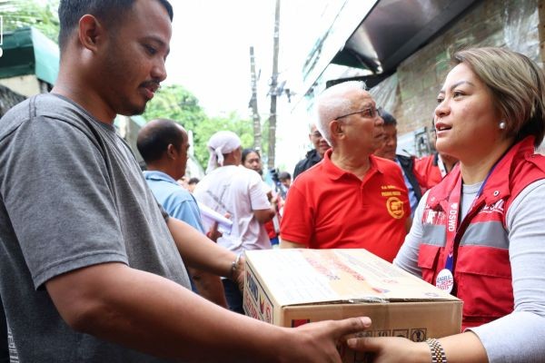 Higit 400,000 family food packs, naipamahagi na ng DSWD sa mga apektado ng Habagat at mga Bagyo ...