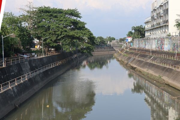 Ilang bahagi ng Naga River, iiwasan upang hindi sumadsad ang pagoda ni ...