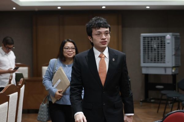 Cong. Kiko Barzaga, na-late sa Ethics complaint hearing dahil sa ...