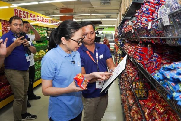 DTI, nanindigang kasya ang P500 budget para sa Noche Buena ng isang ...