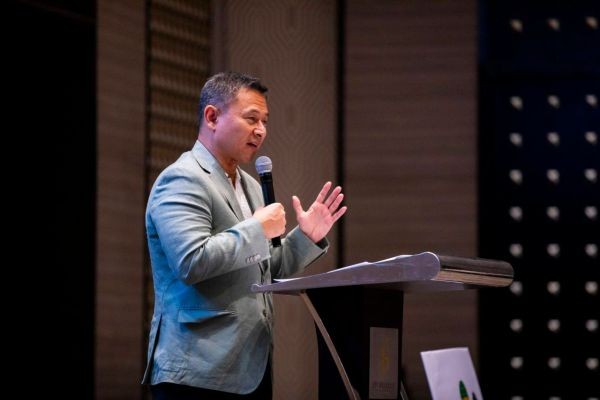 DepEd Sec. Angara, walang nakikitang dahilan para sumunod na mag-resign ...