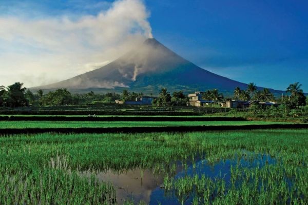 33 rock fall events sa Bulkang Mayon, naitala ng PHIVOLCS sa nakalipas ...