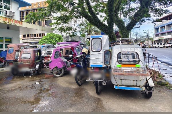 Mga naimpound na colorum tricycle sa Legazpi, duminakol poon Enero 2026 ...